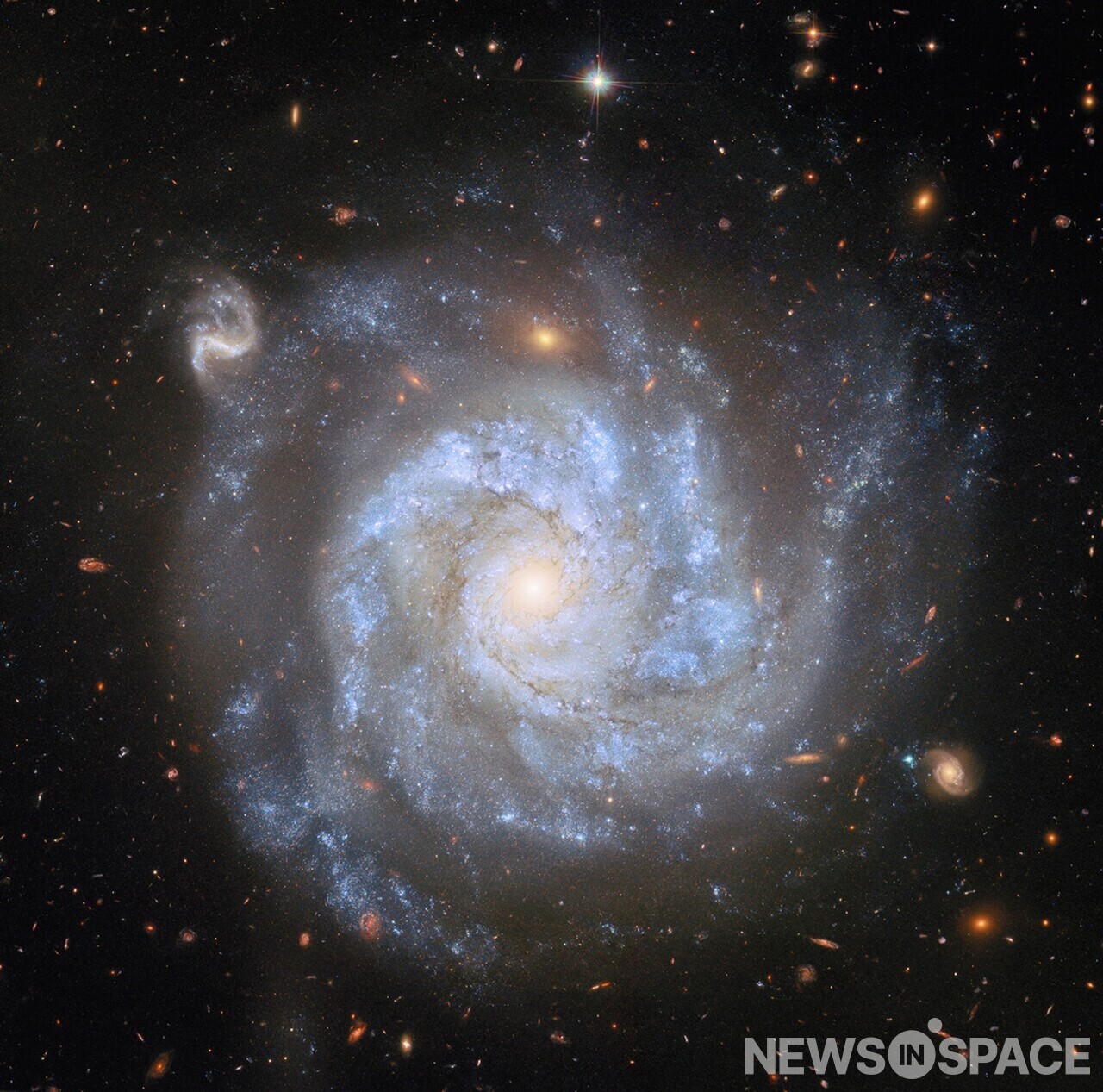 허블, 밤하늘보다 희미한 은하 NGC 45의 정교한 모습 포착